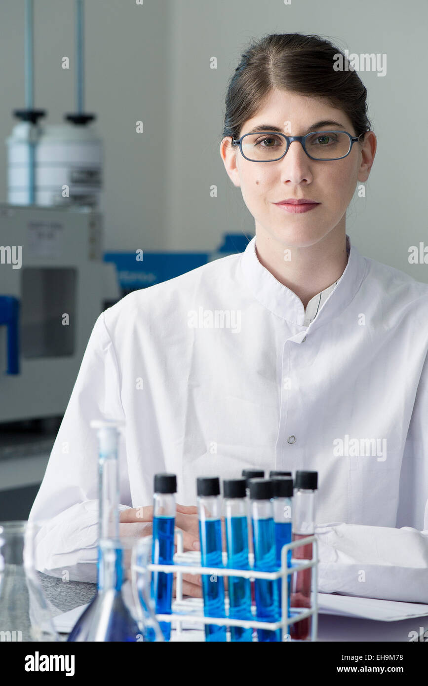 Scientist in lab, portrait Stock Photo - Alamy Scientist in lab, portrait Stock Photo - Alamy