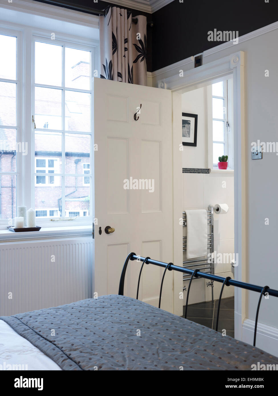 Bedroom door open hi-res stock photography and images - Alamy