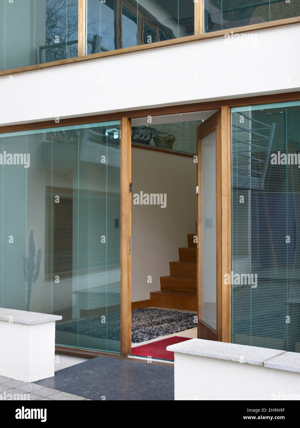 Glass doors and windows hi-res stock photography and images - Alamy