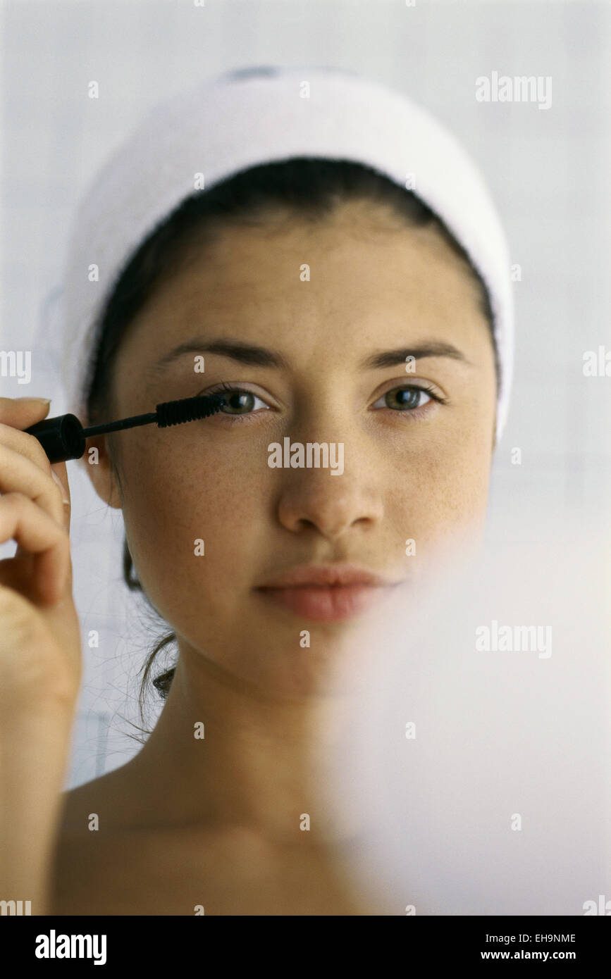Young woman applying mascara Stock Photo - Alamy