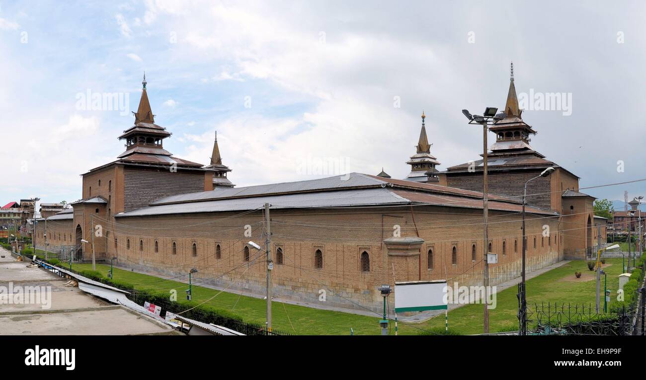 Jama Masjid Mosque, Srinagar, Kashmir, India Stock Photo - Alamy