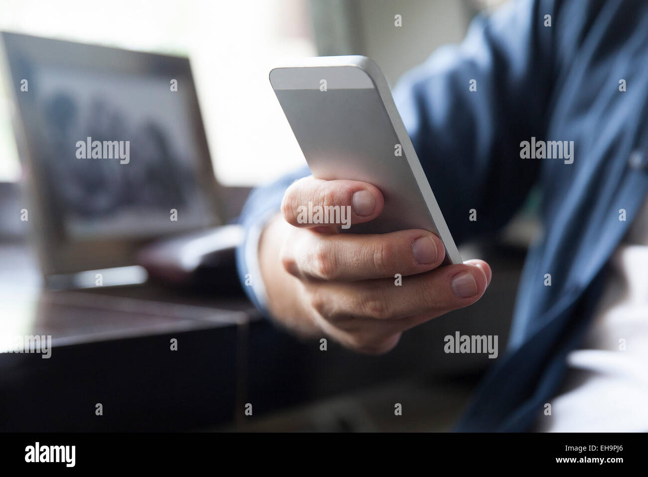 Text messaging e hi-res stock photography and images - Alamy