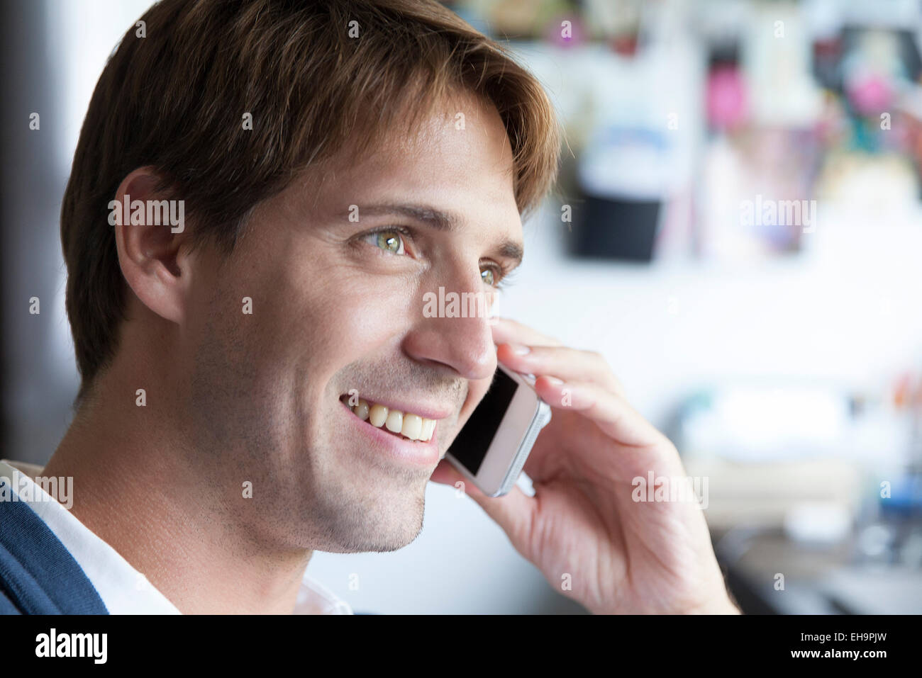 Man using cell phone Stock Photo - Alamy