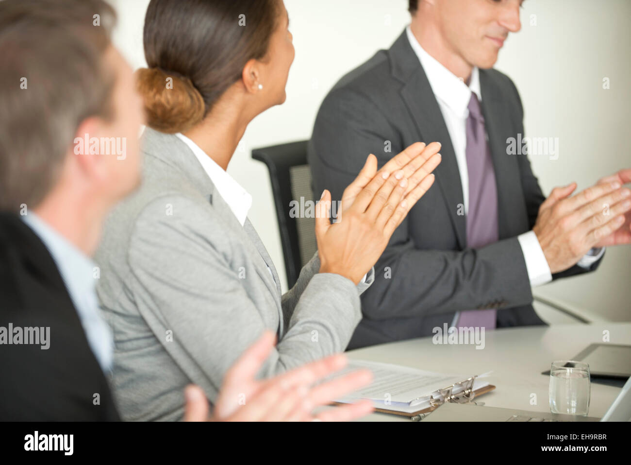 Office workers clapping meeting hi-res stock photography and images - Alamy