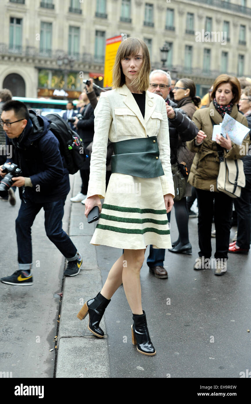 Designer Anya Hindmarch arriving at the Stella McCartney Fall 2015 ...