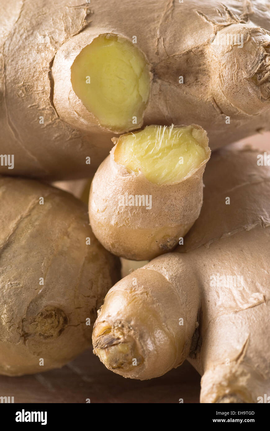 Fresh ginger background close up Stock Photo - Alamy