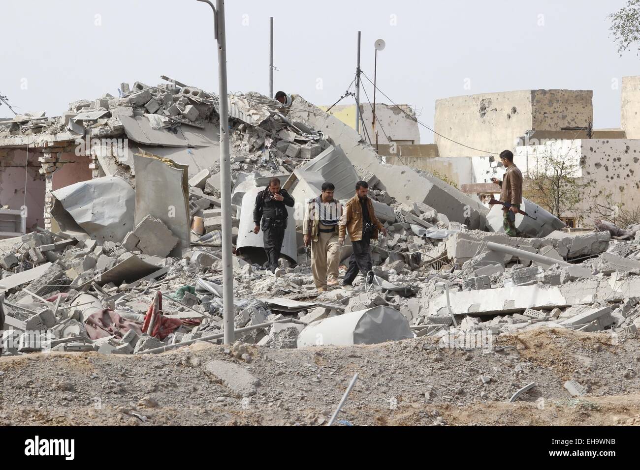 Kirkuk, Iraq. 9th March, 2015. Kurdish peshmerga forces inspect a ...