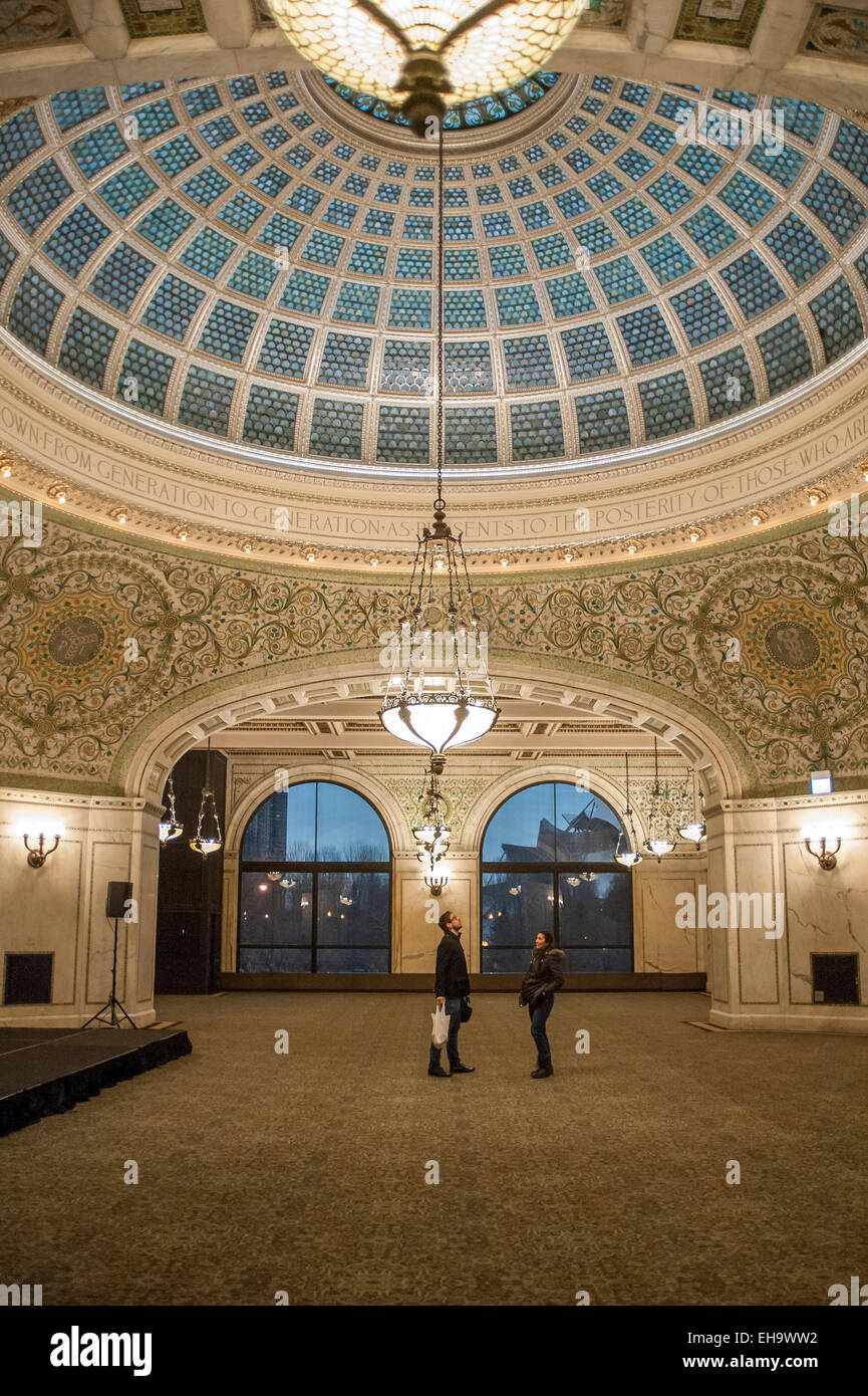 Chicago, USA. Looking up at the Tiffany dome in the Chicago Cultural ...