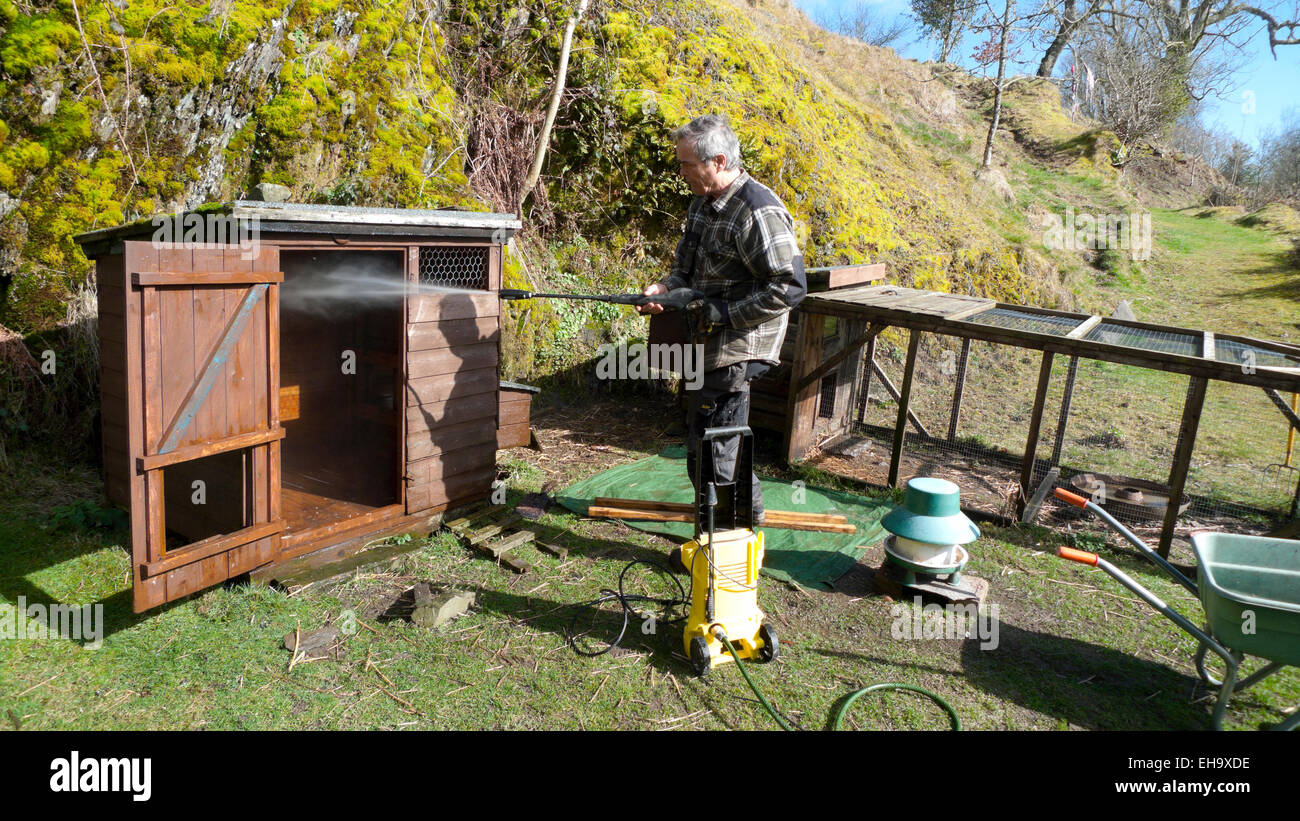 Cleaning hen house hi-res stock photography and images - Alamy