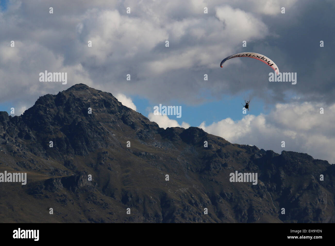 Paragliding over mountains Queenstown New Zealand Stock Photo - Alamy