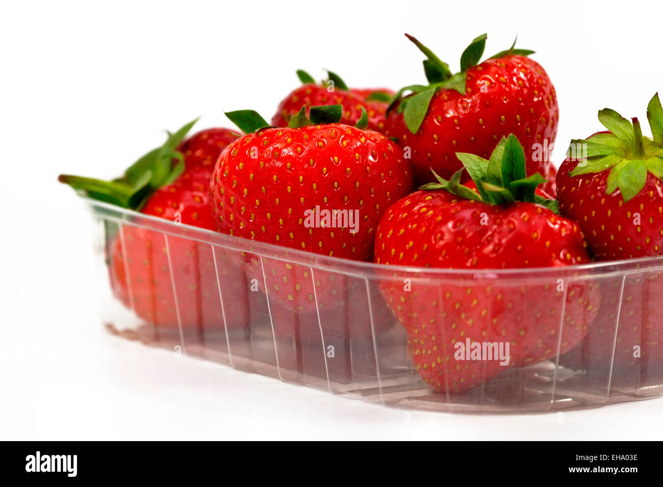 Punnet of fresh strawberries Stock Photo - Alamy