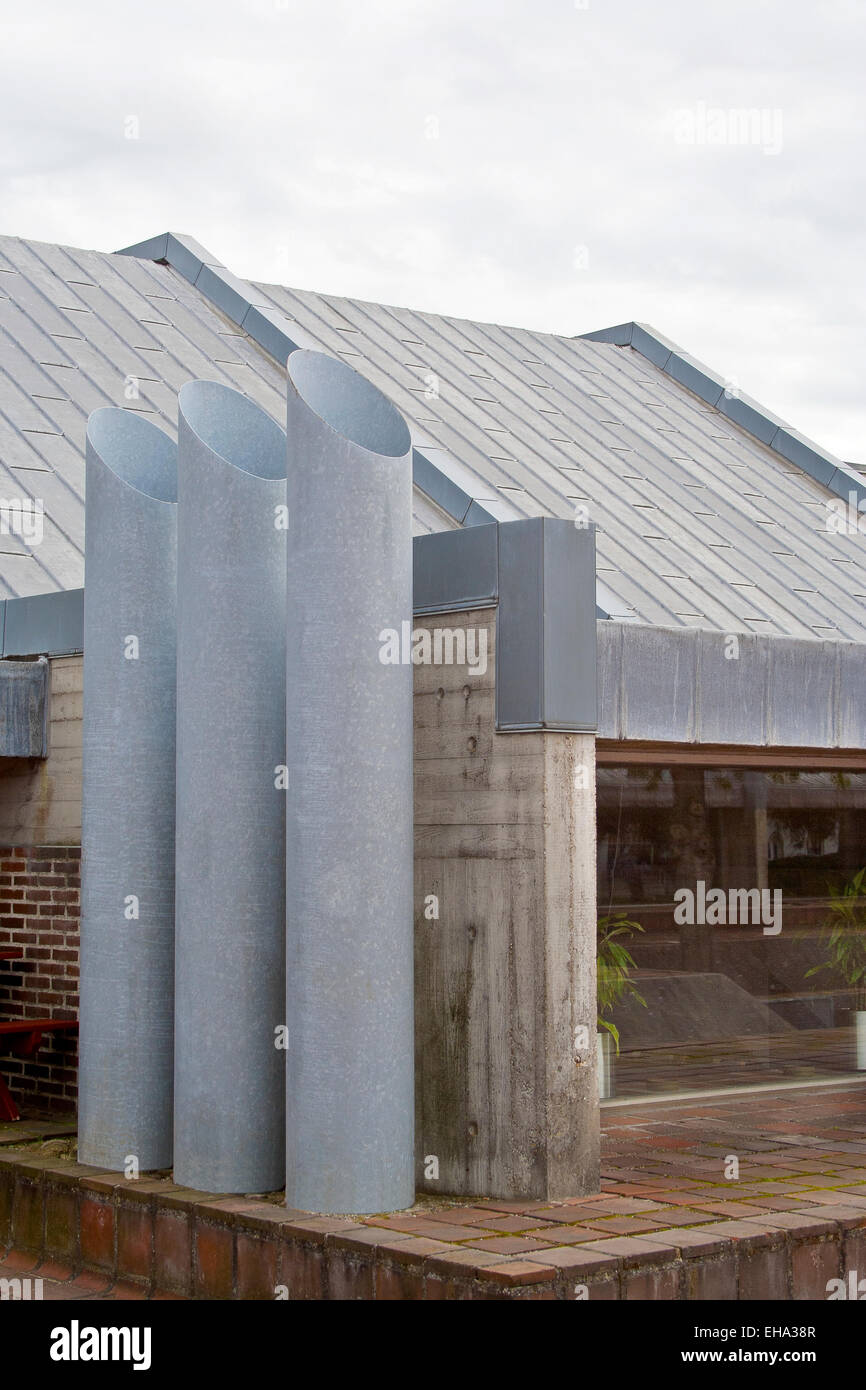 Steel tubes at a modern office building Stock Photo - Alamy