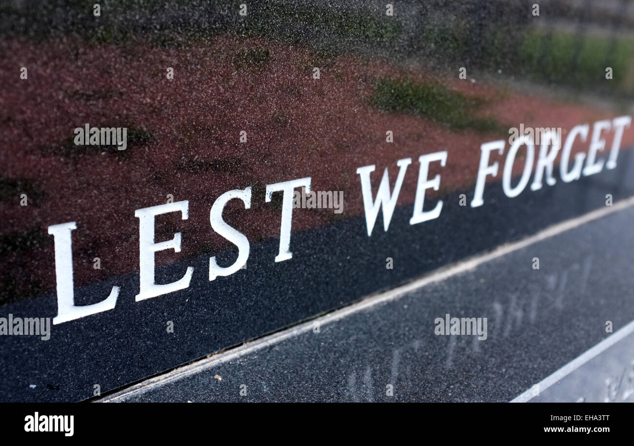Lest we forget war memorial hi-res stock photography and images - Alamy
