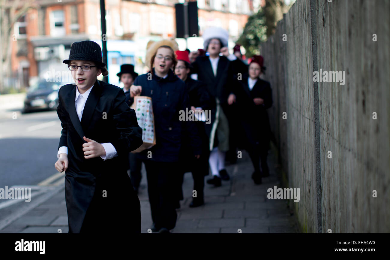 Orthodox jewish children in fancy dress hi-res stock photography and ...