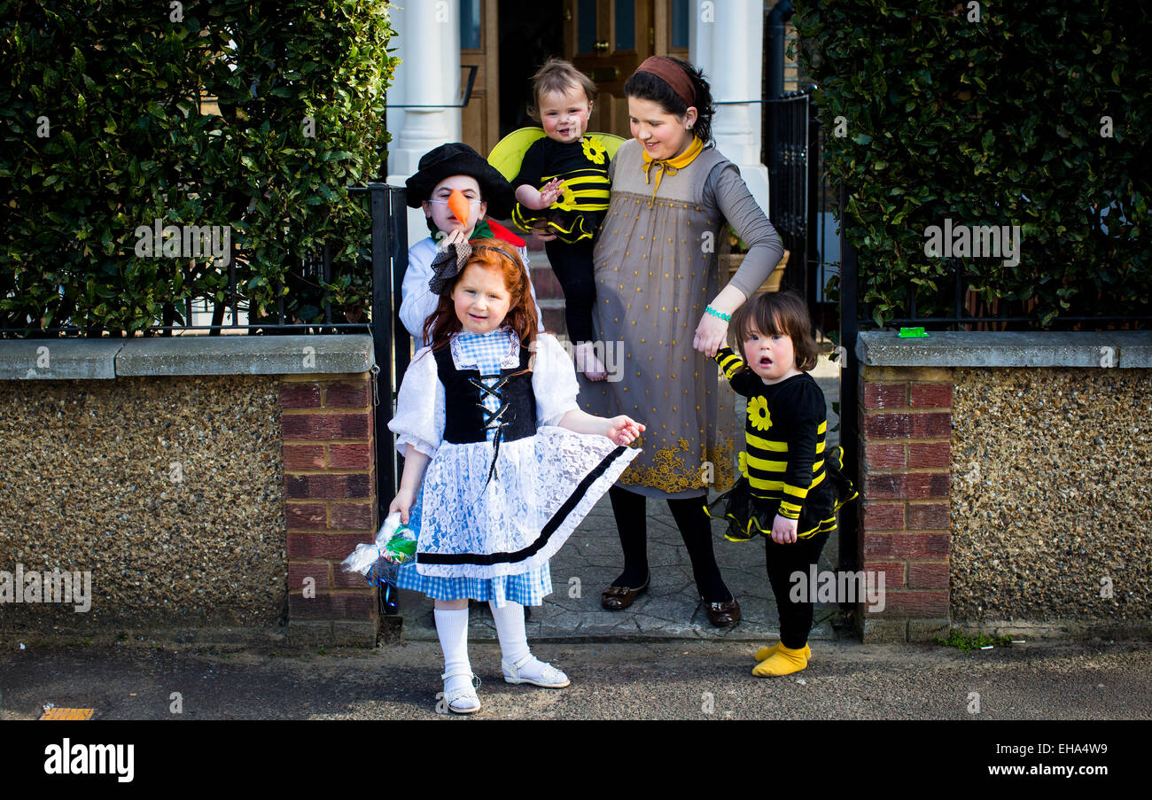Thursday, March 5, 2015 Ultra-Orthodox Jewish children dressed in fancy ...