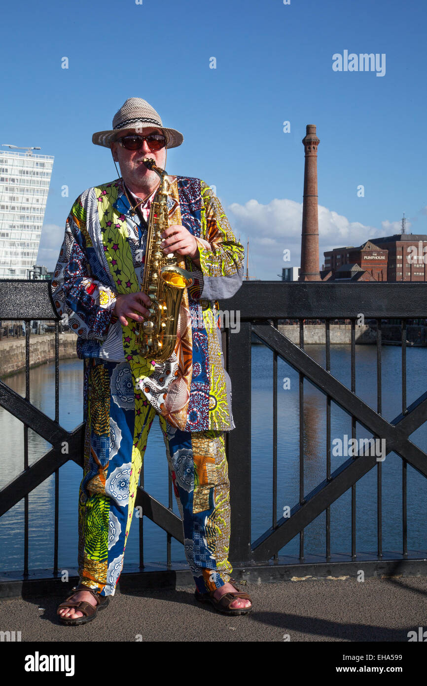 Man playing saxophone liverpool hi-res stock photography and images - Alamy