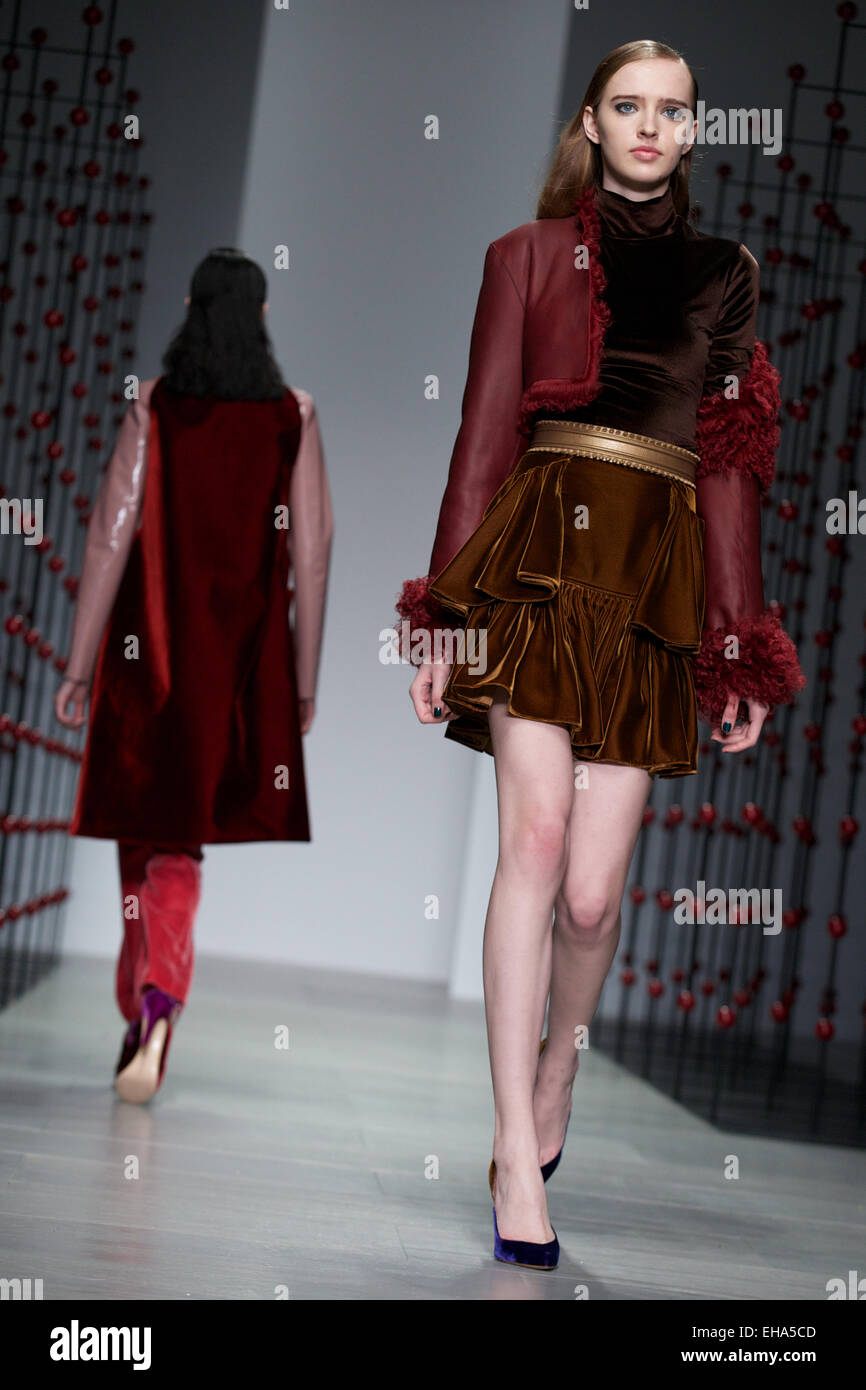 UNITED KINGDOM, London : Models present creations for the Emilio De La ...
