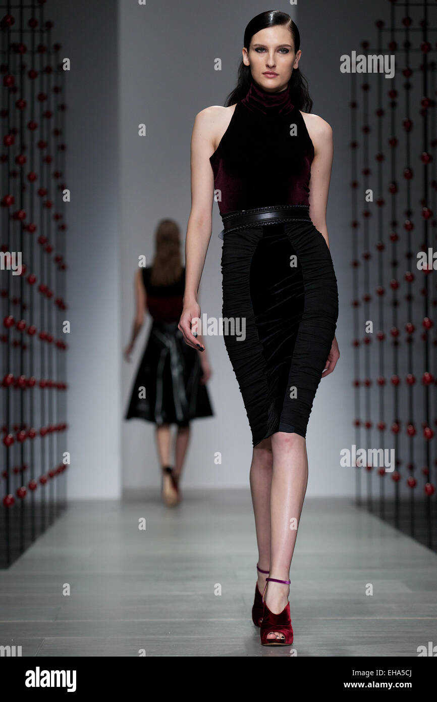 UNITED KINGDOM, London : Models present creations for the Emilio De La ...