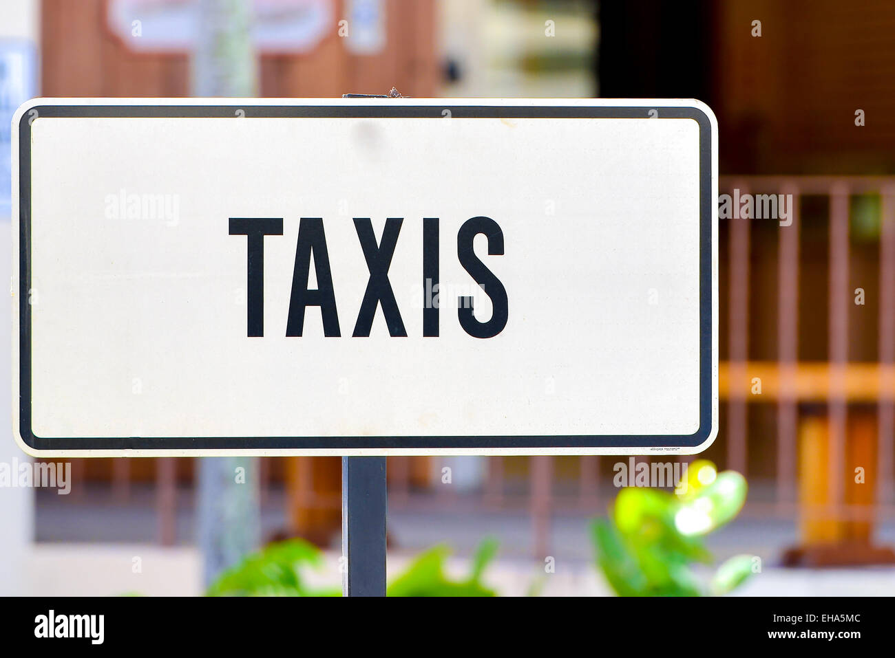 White taxis sign Stock Photo - Alamy