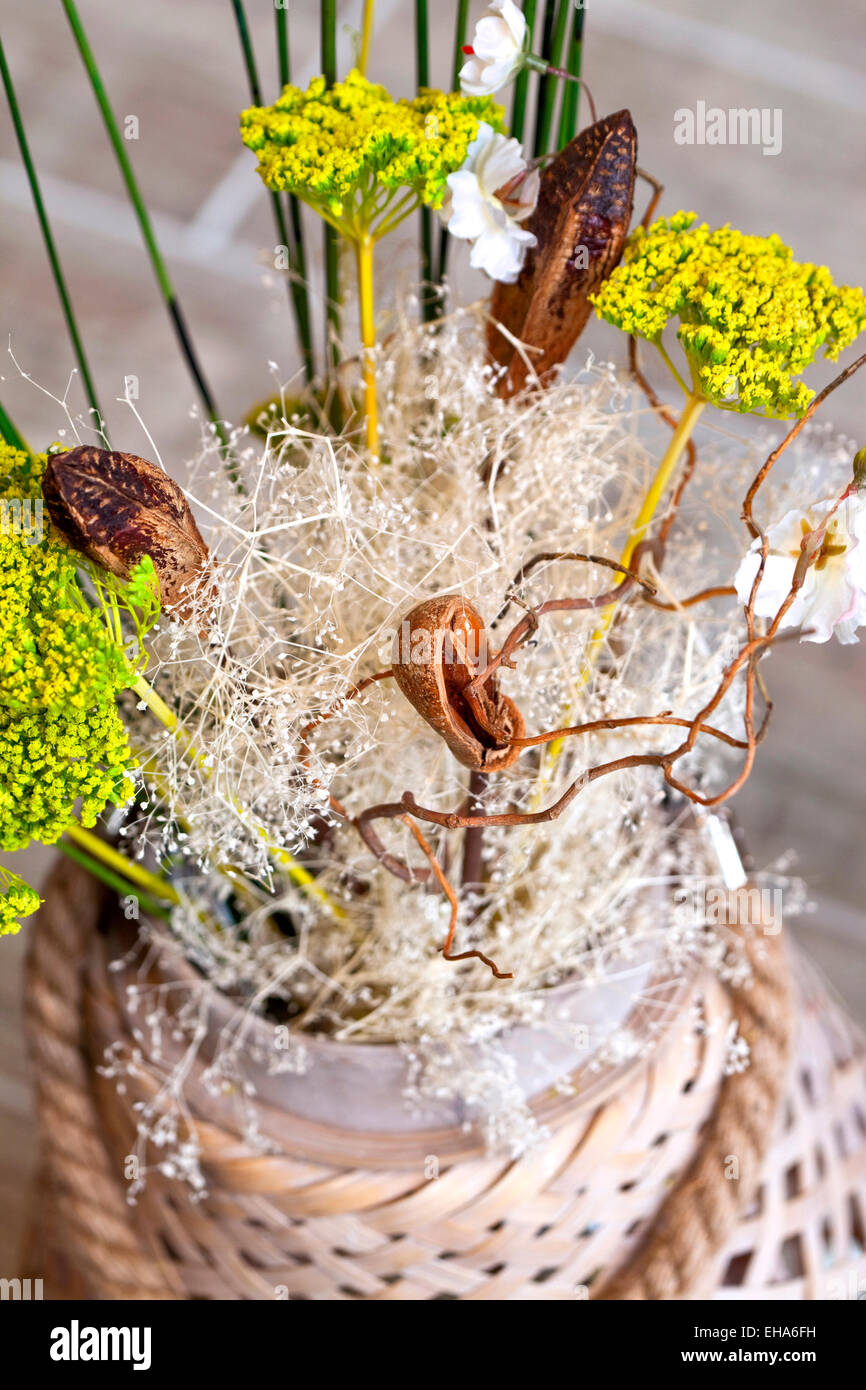 Pot dried flowers hi-res stock photography and images - Alamy