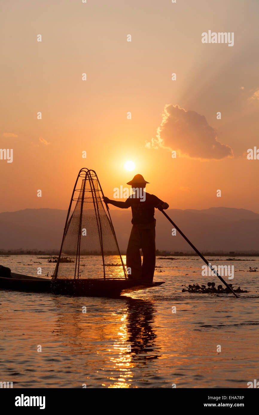 Fisherman on Inle Lake at sunset, Inle Lake, Myanmar ( Burma ), Asia ...