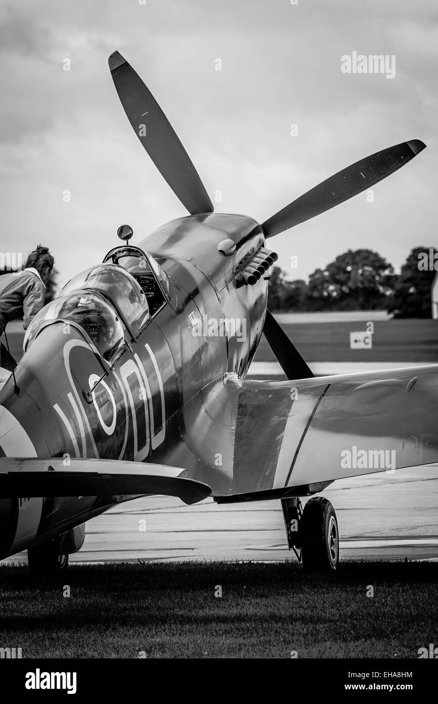 Spitfire merlin Black and White Stock Photos & Images - Alamy