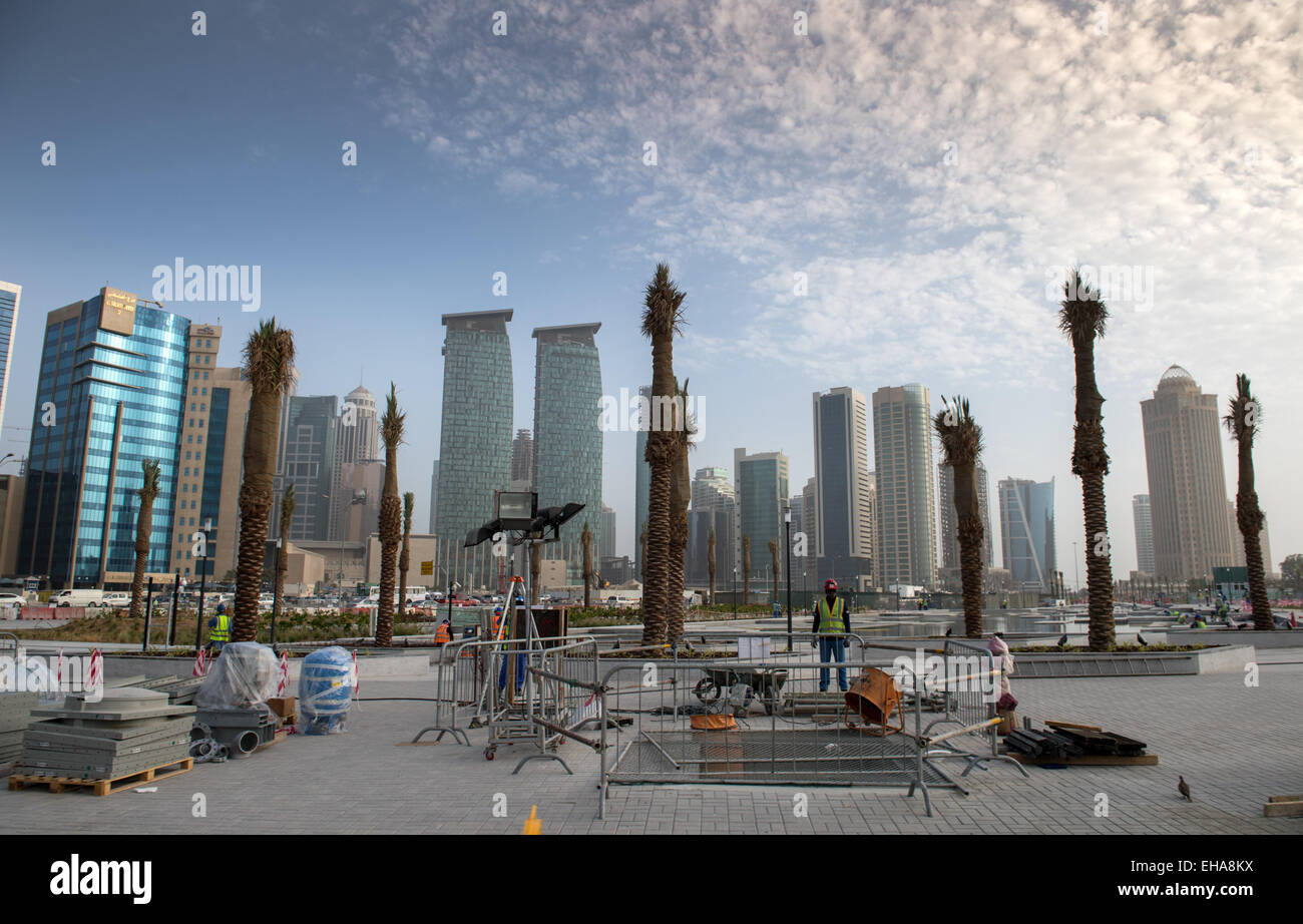 Working conditions in qatar hi-res stock photography and images - Alamy
