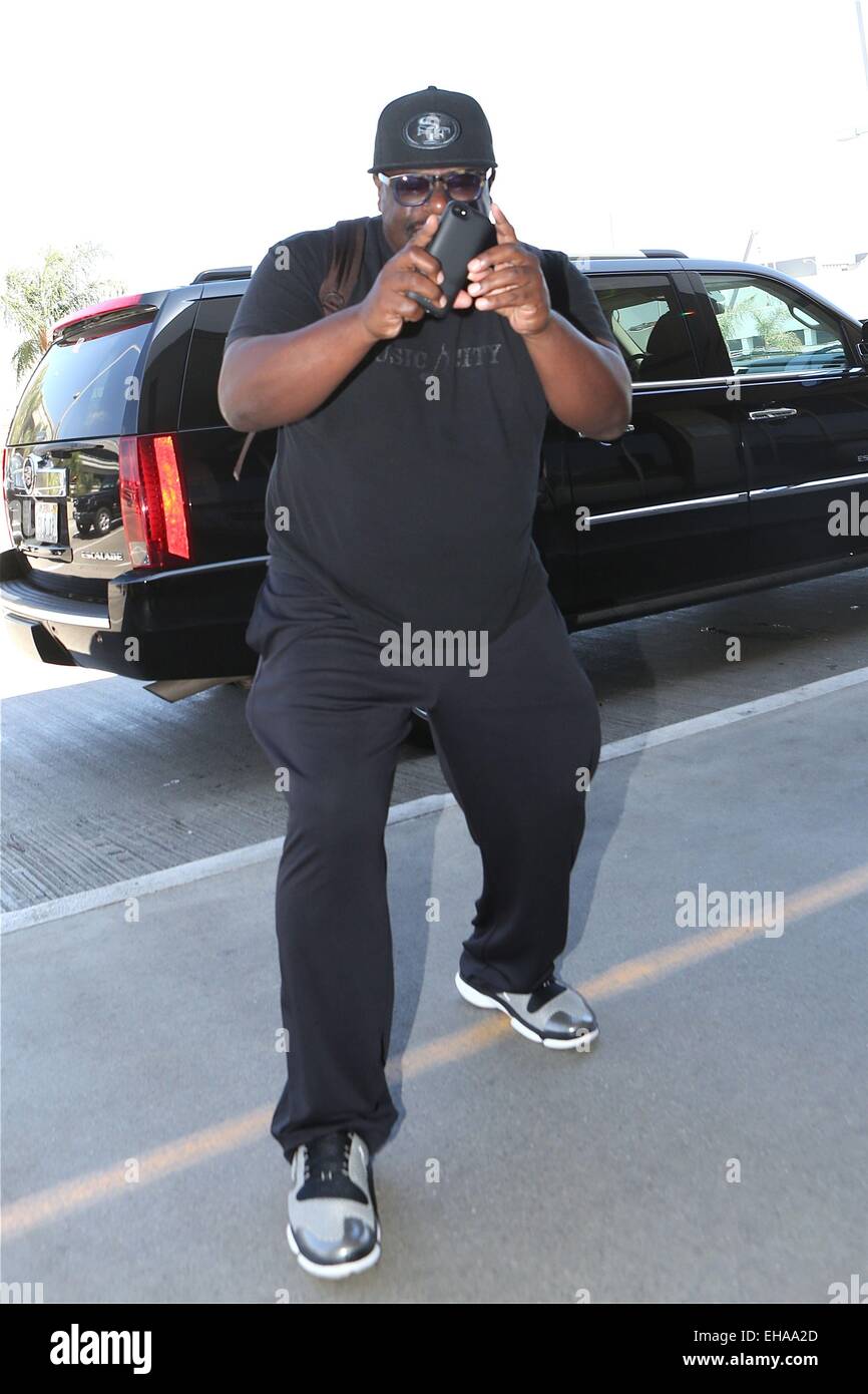 Cedric the Entertainer photographs the photographers at Los Angeles ...