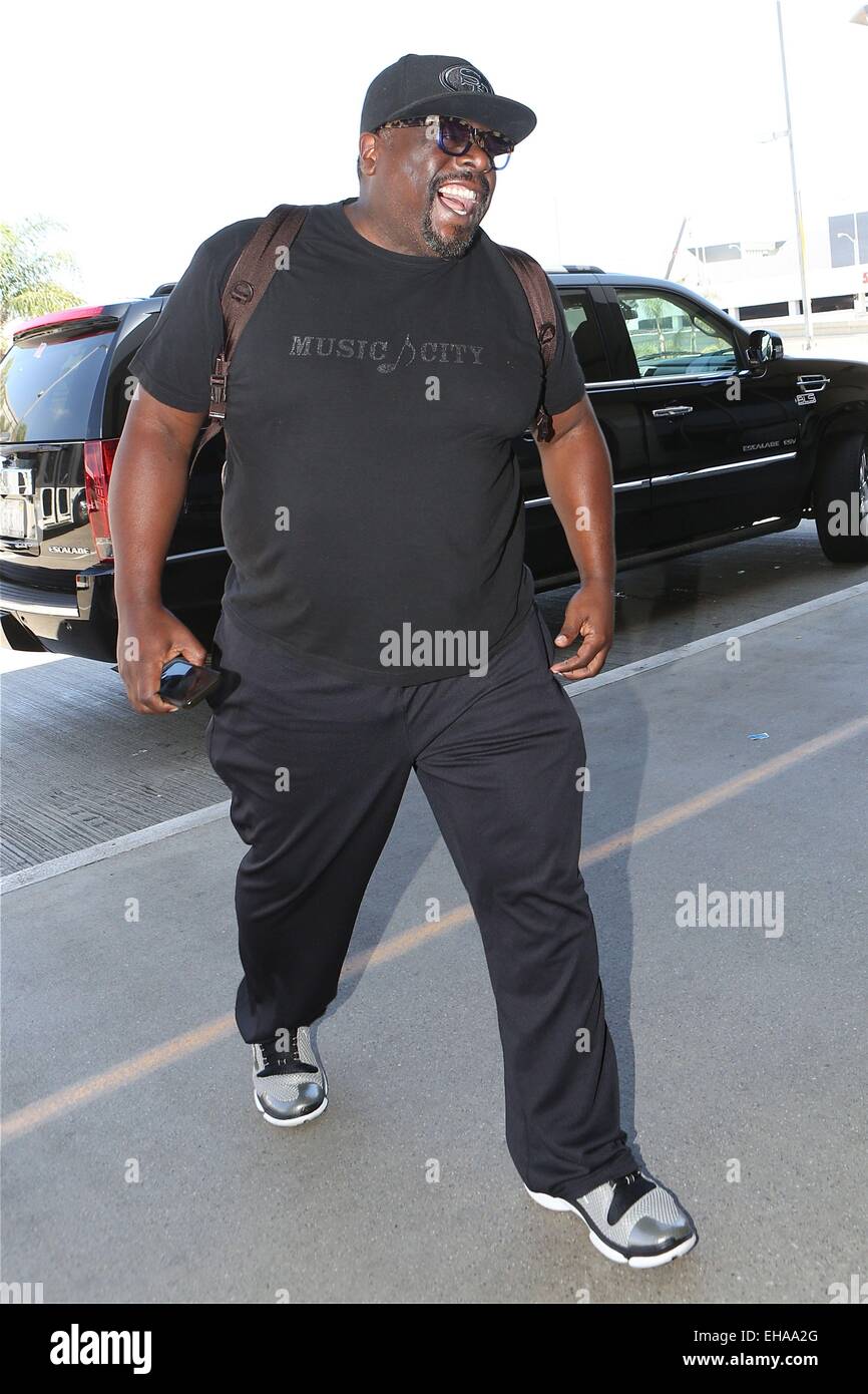 Cedric the Entertainer photographs the photographers at Los Angeles ...