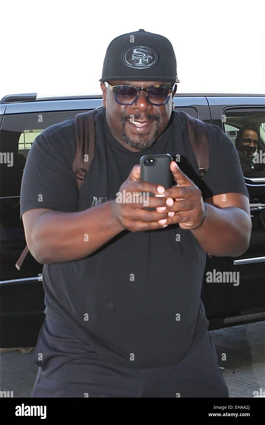 Cedric the Entertainer photographs the photographers at Los Angeles ...