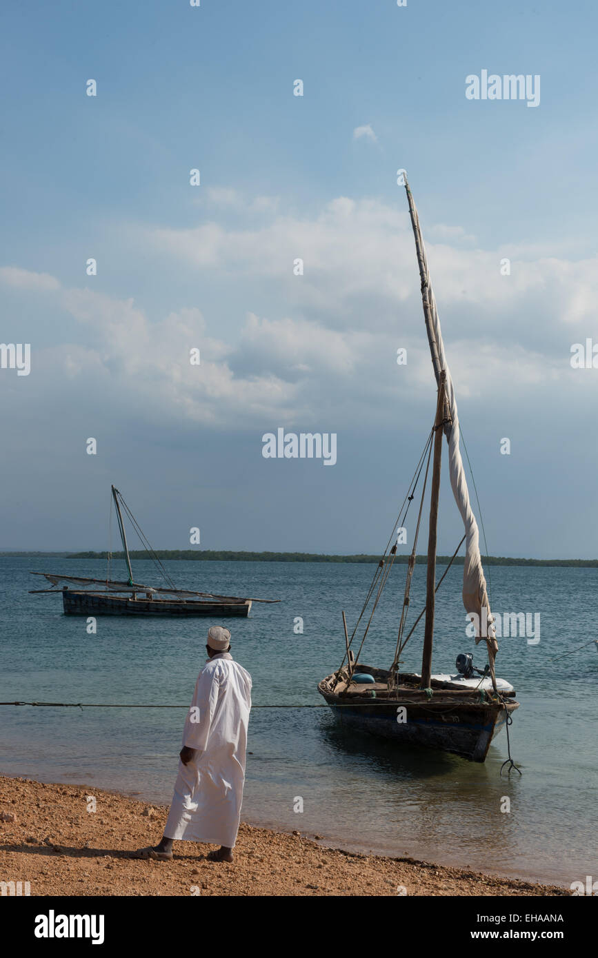 Kilwa Masoko, Lindi, Man With Dhows At The Jetty Stock Photo - Alamy
