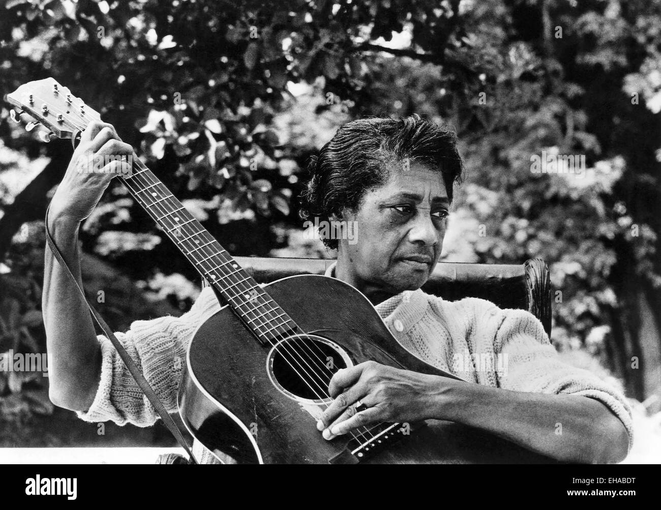 Elizabeth Cotten and her guitar 'Stella,' on-set of the Documentary "Me ...