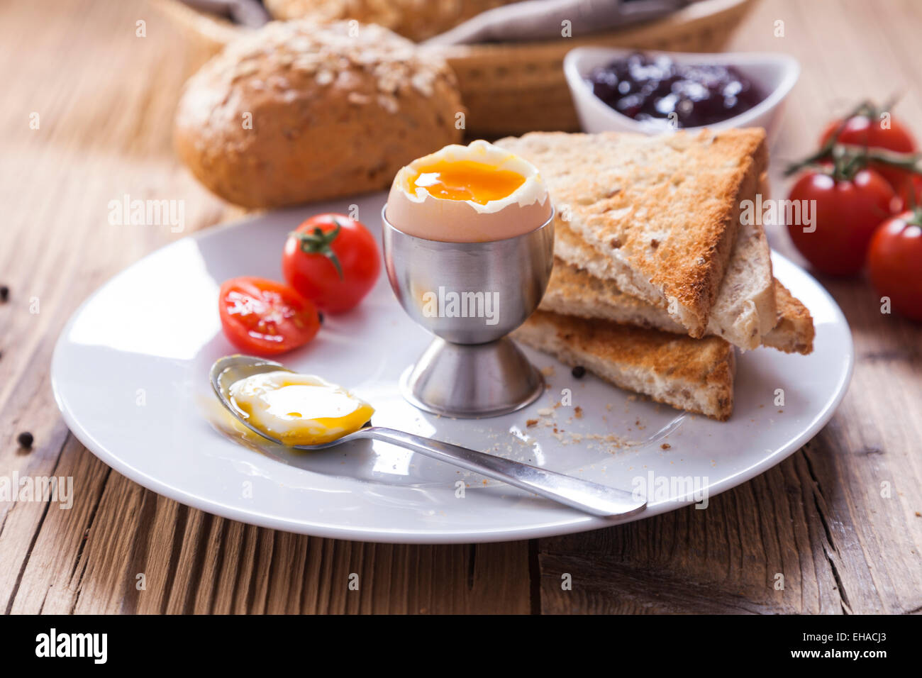 English breakfast on dark wooden table. Studio shoot Stock Photo - Alamy
