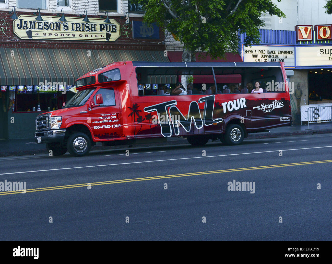 Hollywood celebrity tour bus hi-res stock photography and images - Alamy