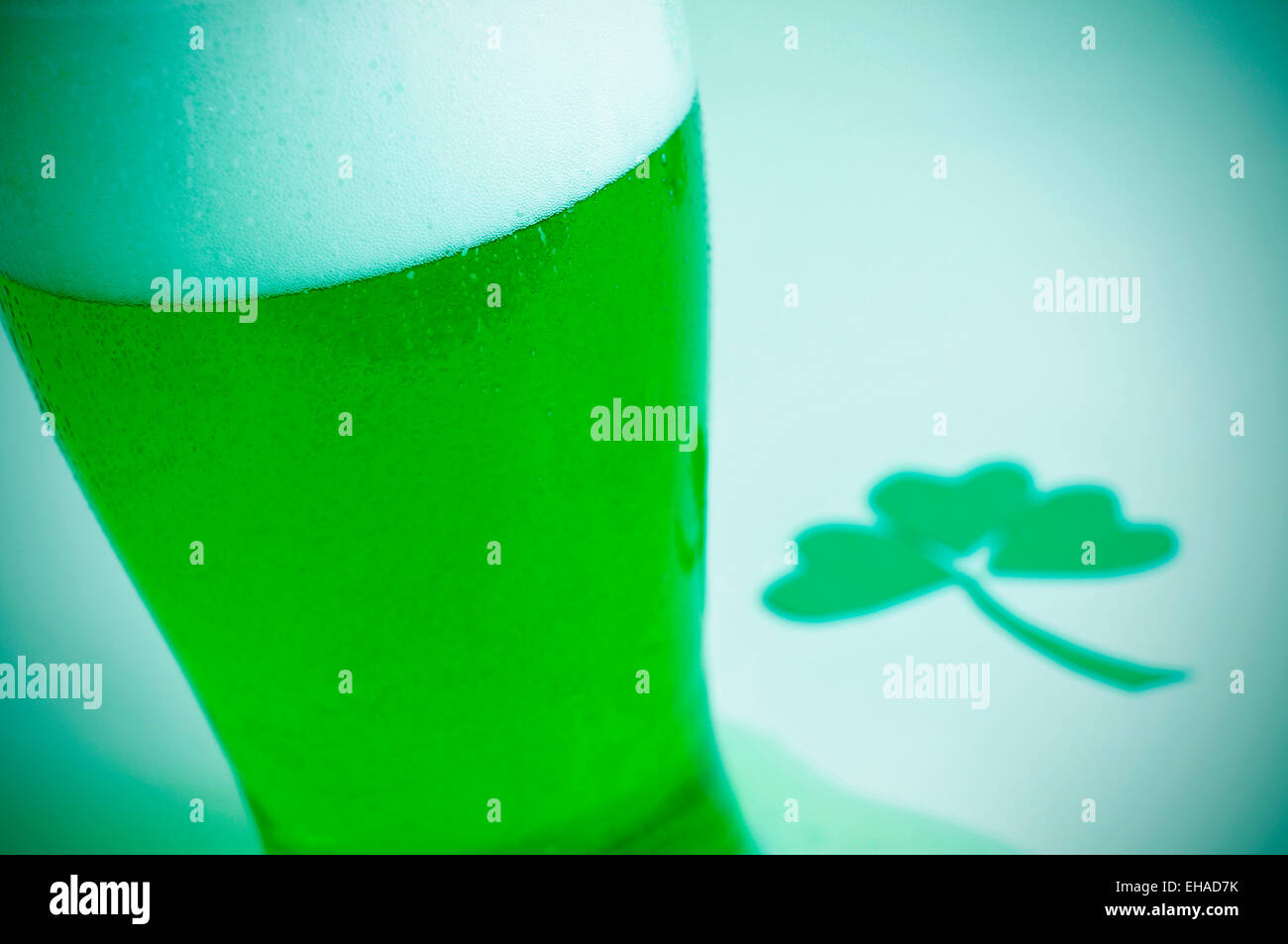 Shamrock beer hi-res stock photography and images - Alamy