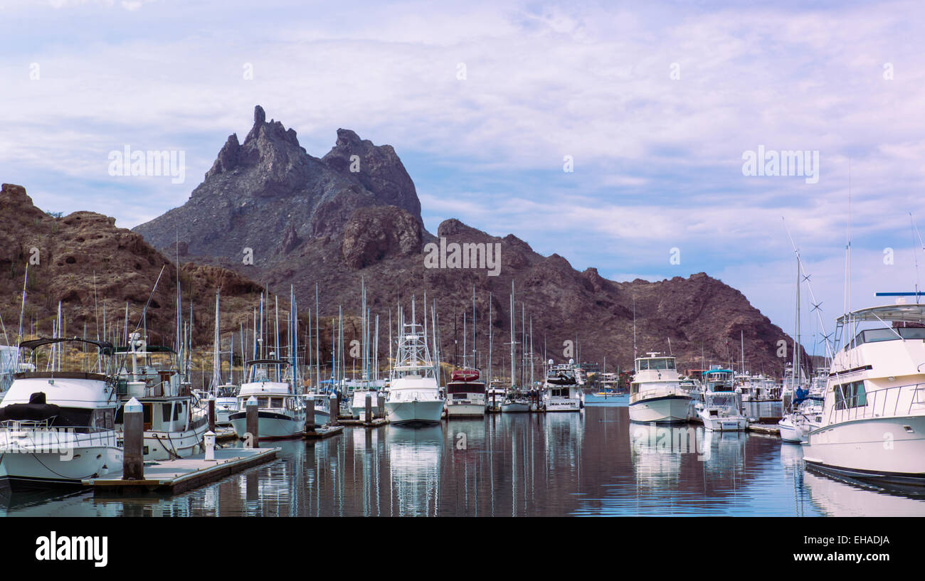 Mount Tetakawi as a backdrop for the watercraft in the San Carlos ...