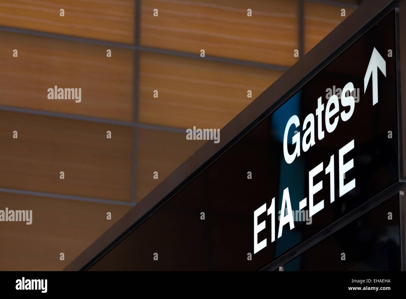 Boarding gate sign hi-res stock photography and images - Alamy