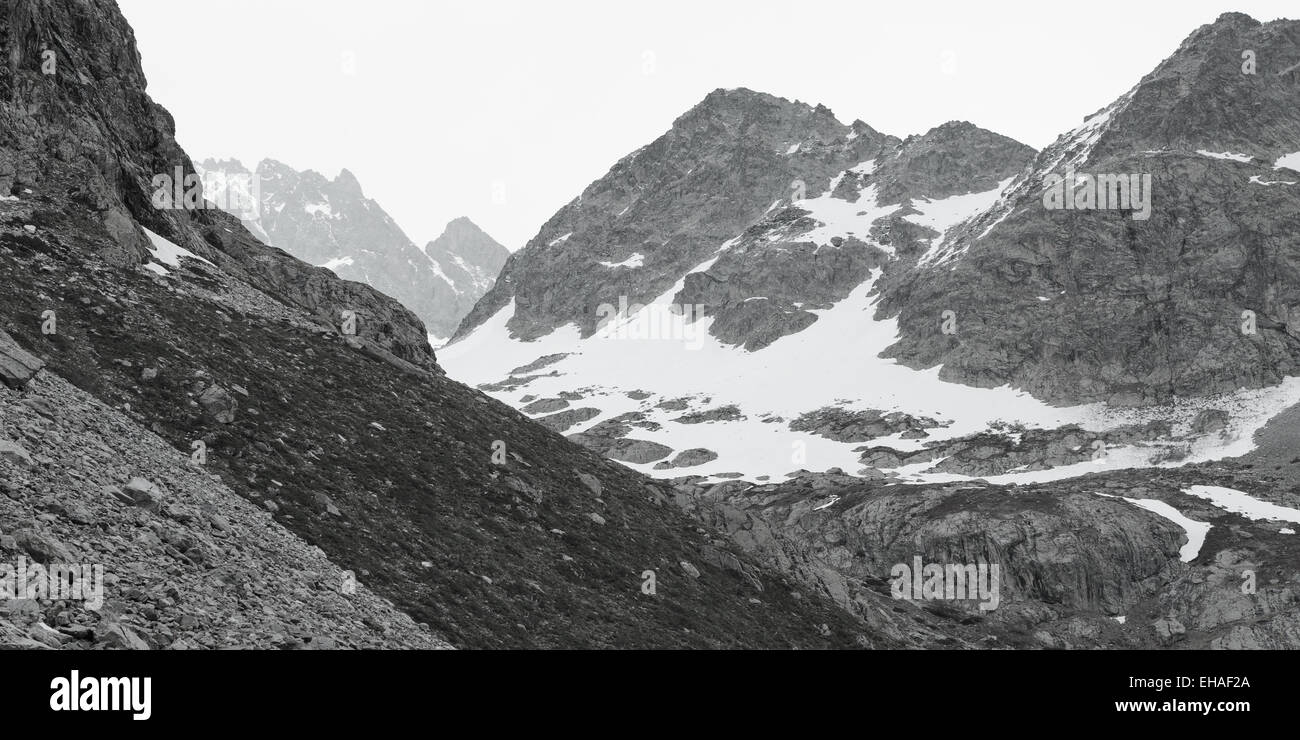 Rubble slope hi-res stock photography and images - Alamy