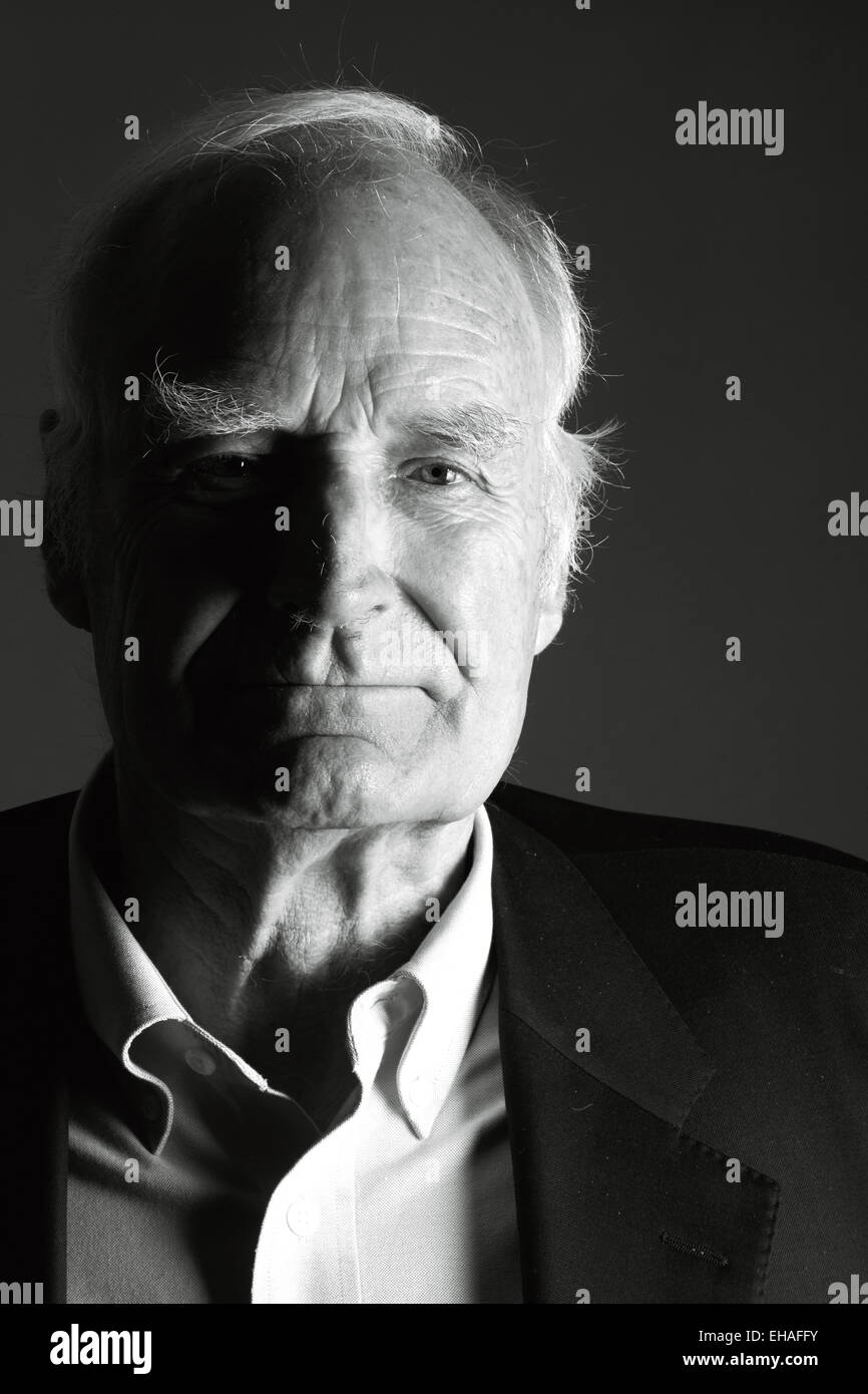 Newscaster presenter hi-res stock photography and images - Alamy