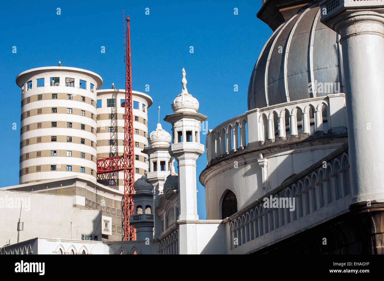 Jamia Mosque with Nation Centre in background, Nairobi CBD, Kenya Stock ...