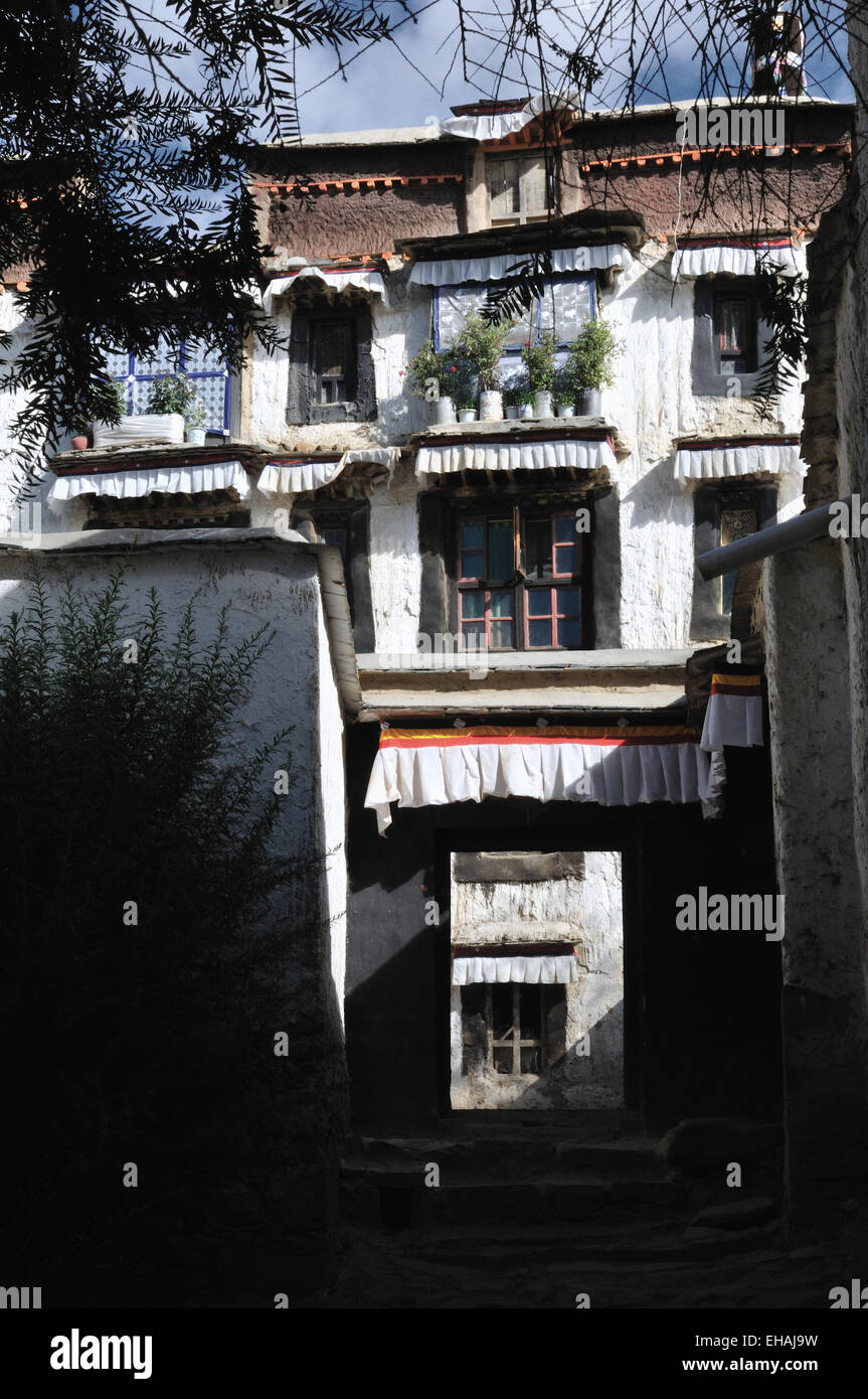 Shigatse, Tashilhunpo Monastery Stock Photo - Alamy