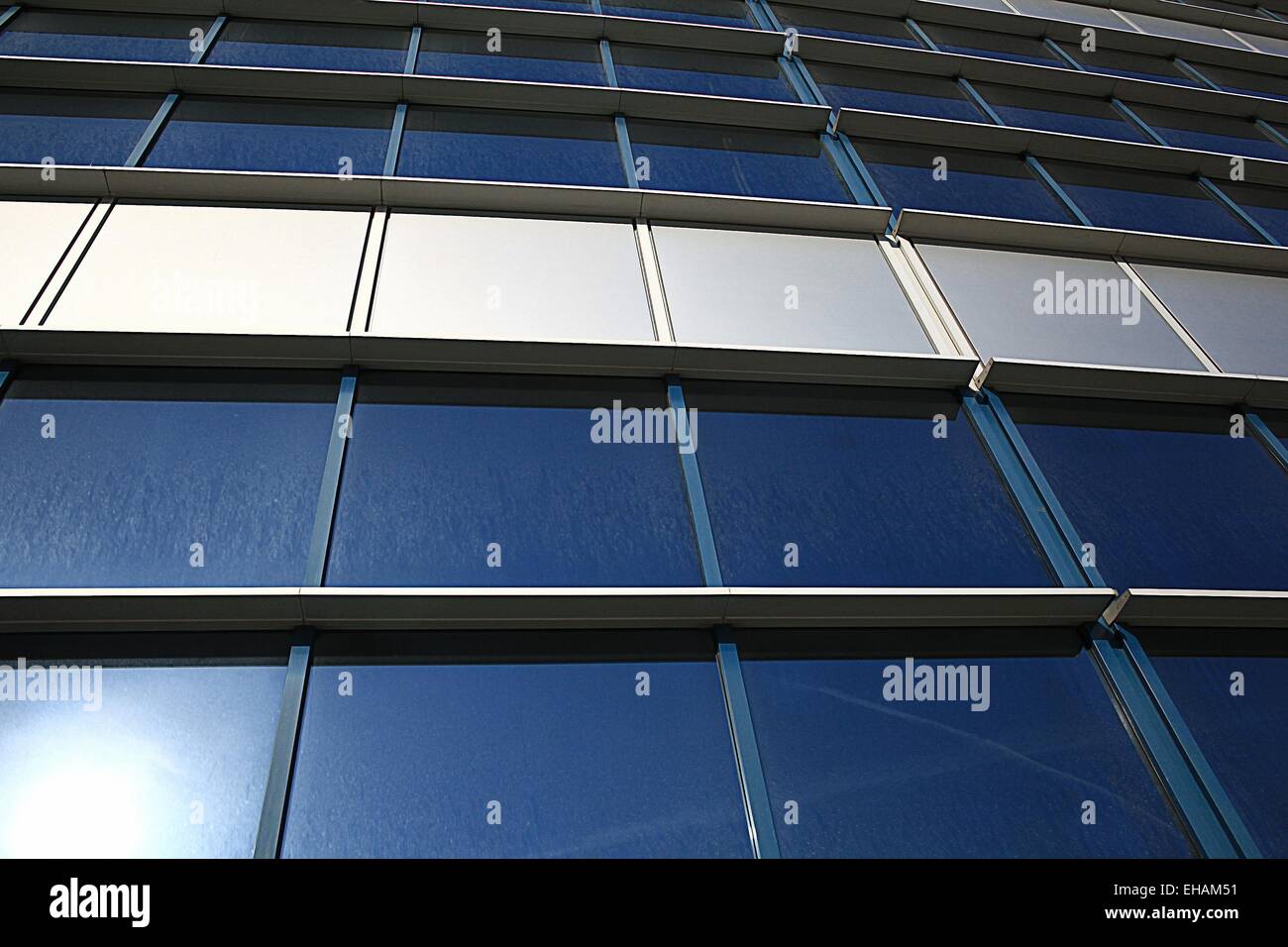 Glass concrete office buildings hi-res stock photography and images - Alamy