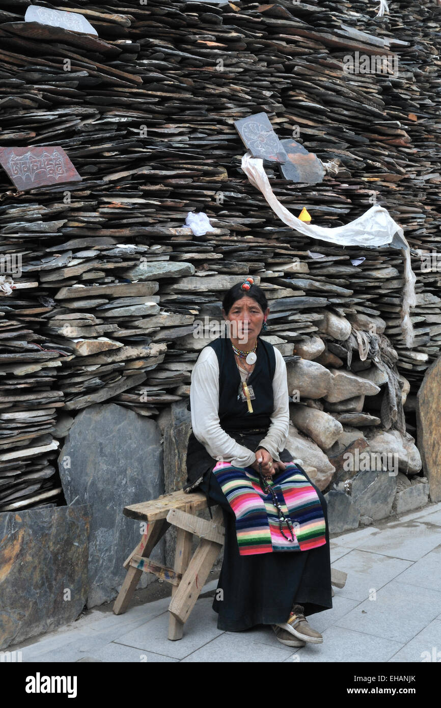 Lhasa, Tibetan Lady At Chagpo Ri Stock Photo - Alamy