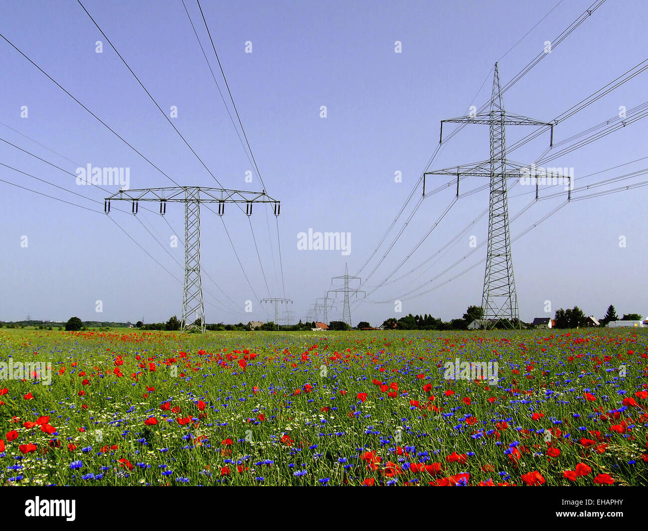 Strommasten und kraftwerk hi-res stock photography and images - Alamy