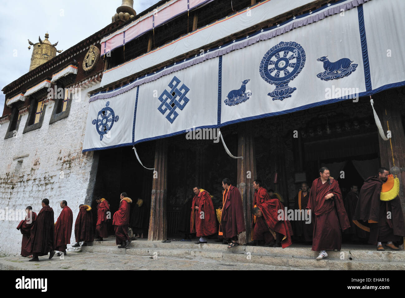 Sera Monastery, Monks Exiting The Assembly Hall Stock Photo - Alamy