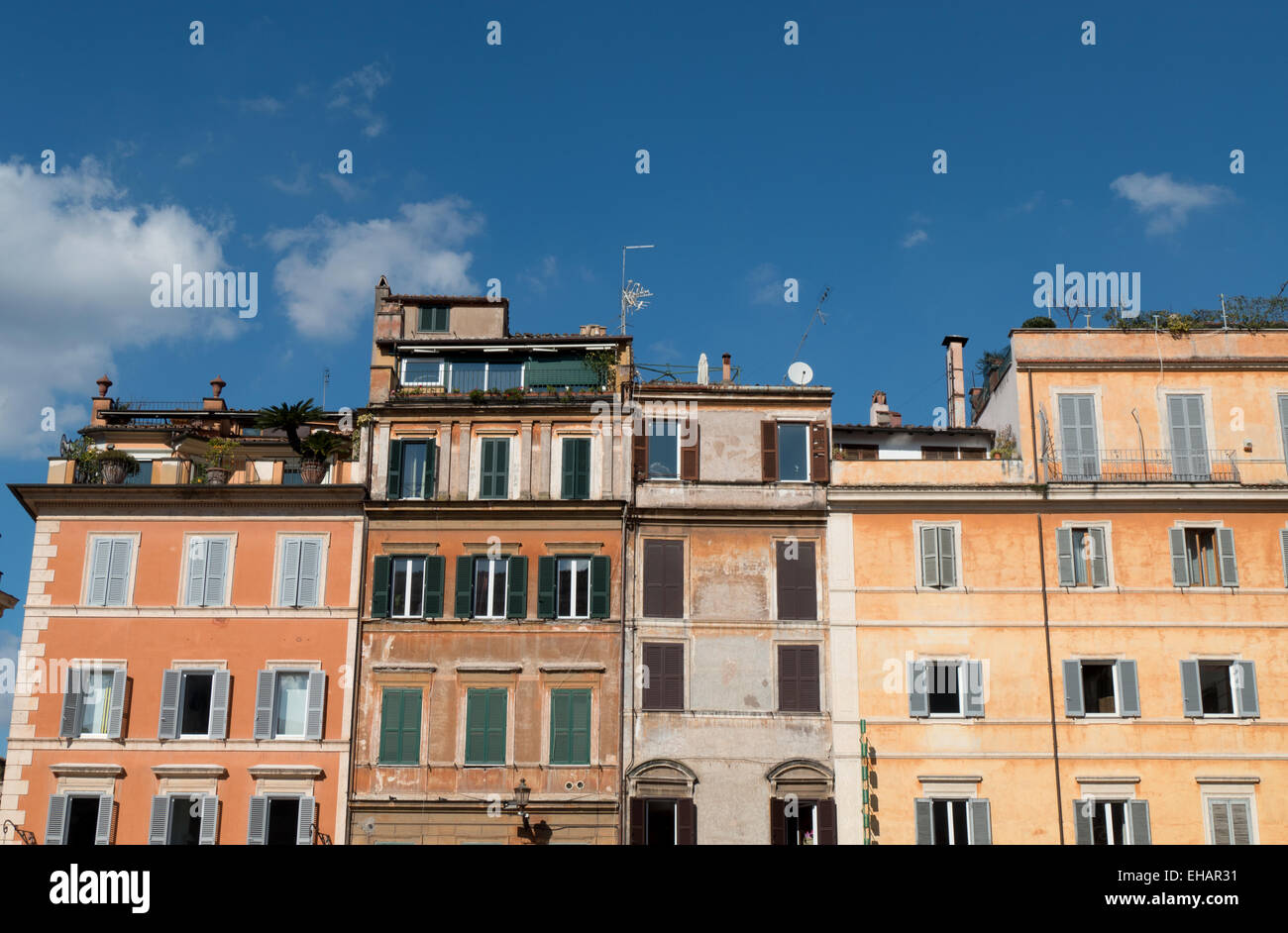 Itailan houses hi-res stock photography and images - Alamy