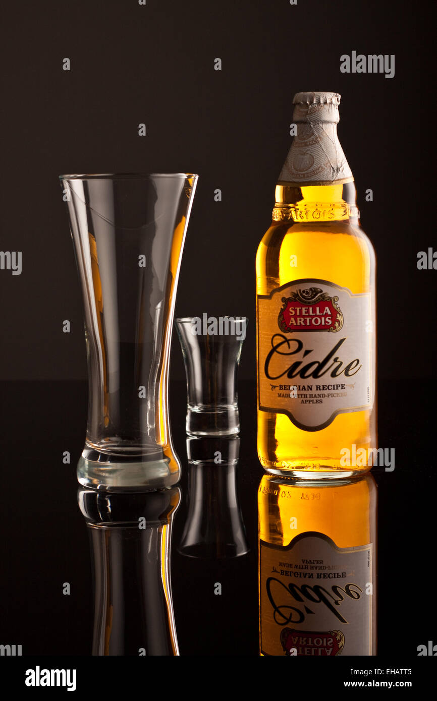 Bottle of Cidre/Cider and Glasses Stock Photo - Alamy