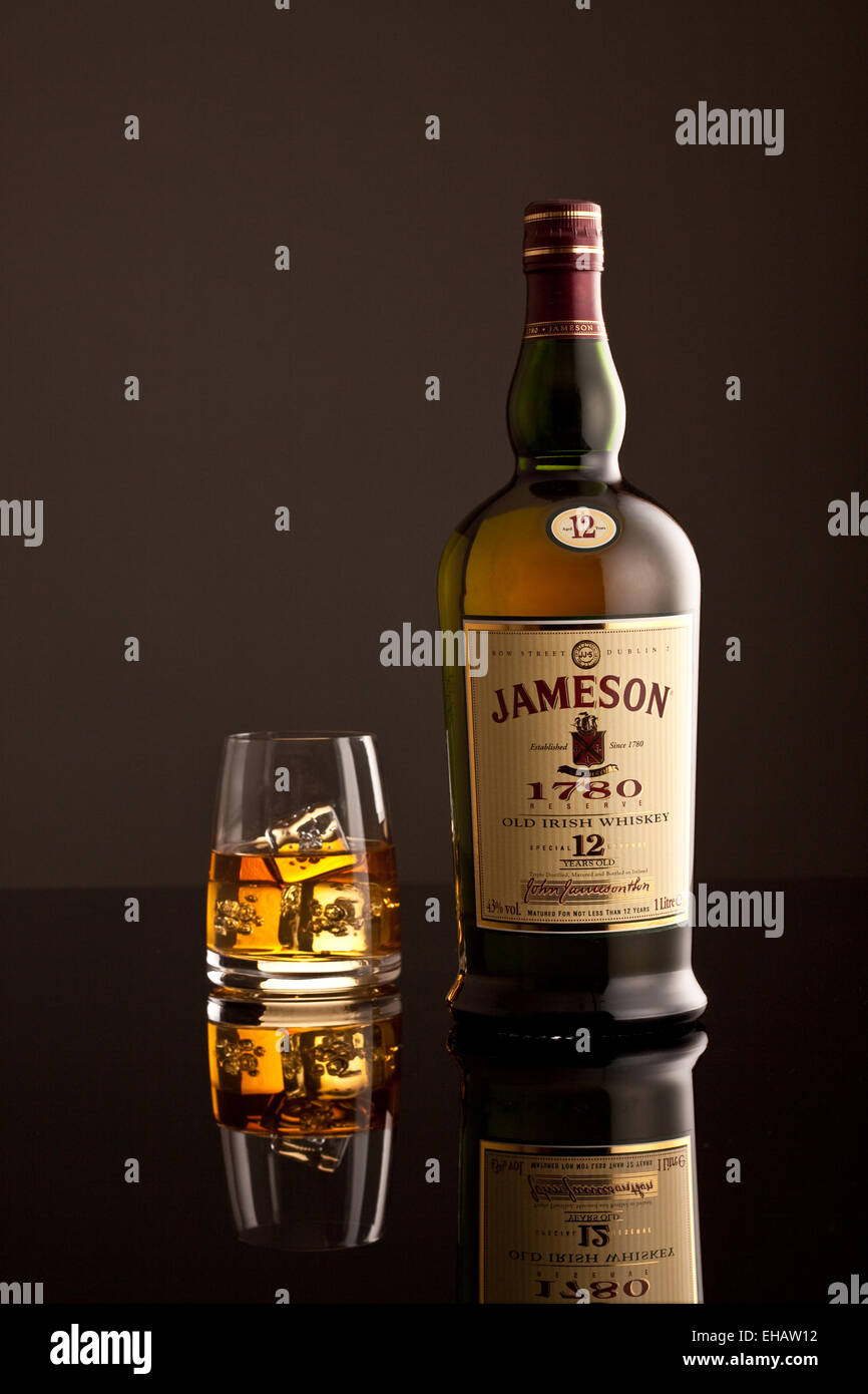 Jameson Whiskey bottle and glass with ice cubes Stock Photo - Alamy