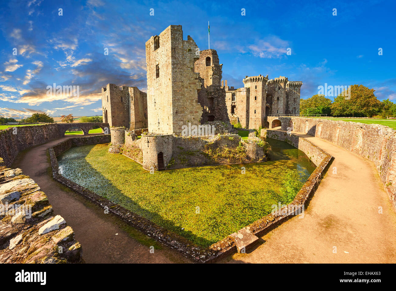 Welsh ruined castle hi-res stock photography and images - Alamy