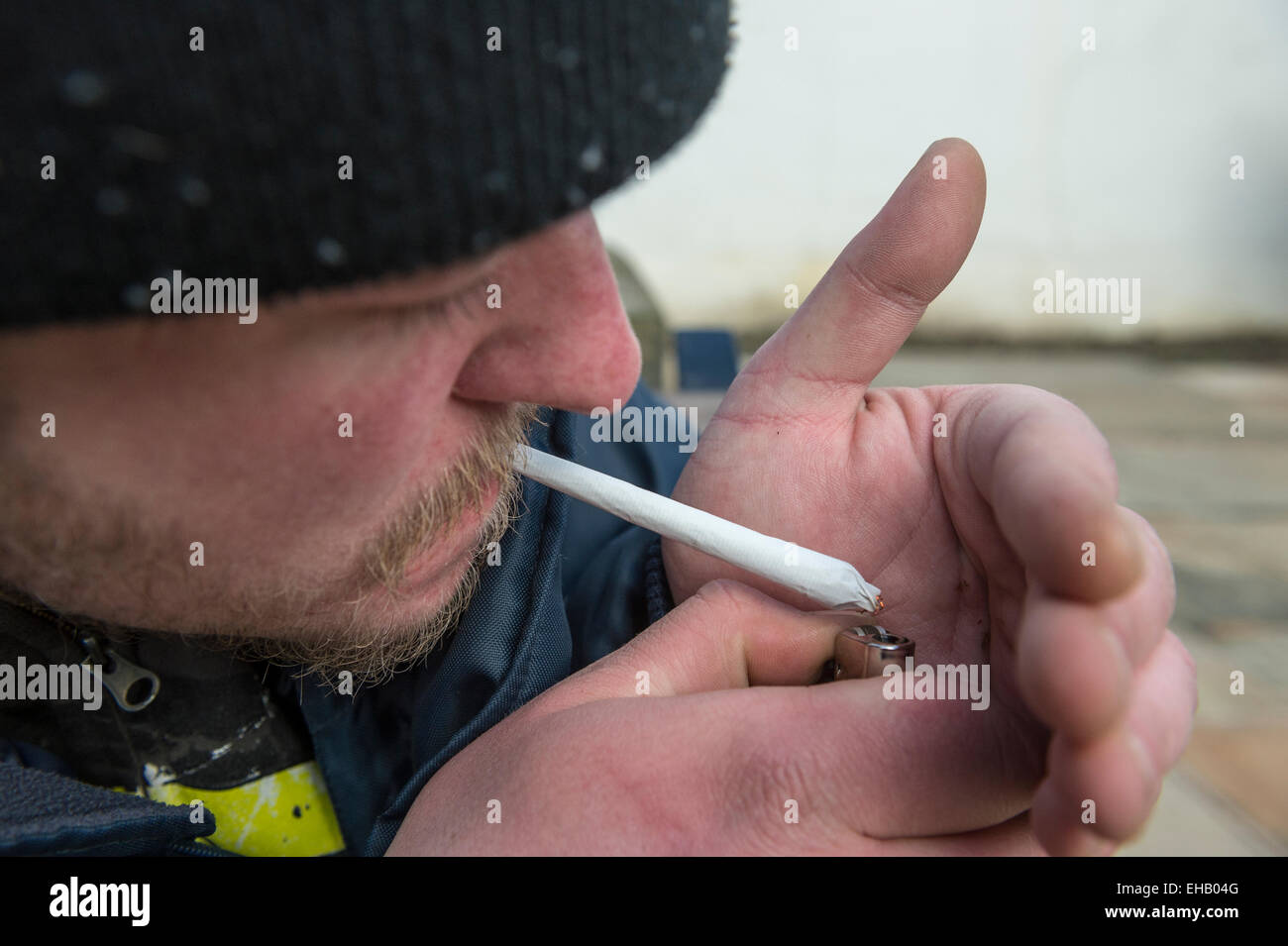 Man smoking a joint hi-res stock photography and images - Alamy